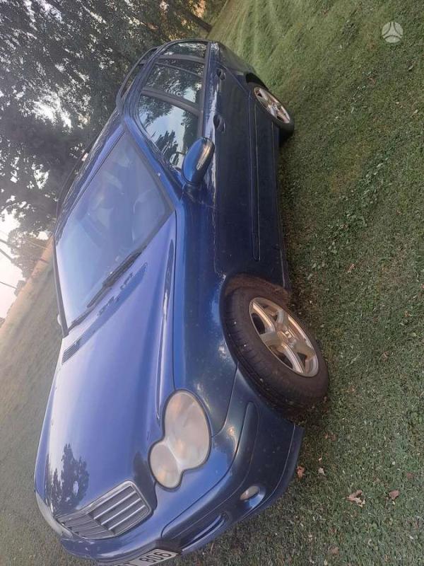 Blue Mercedes-Benz c-220 2004 in Kaunas, with an engine capacity of 2.15 L and mileage of 370 thousand km for 1500 €, photo 3 on AUTOMOTO.COM.LV