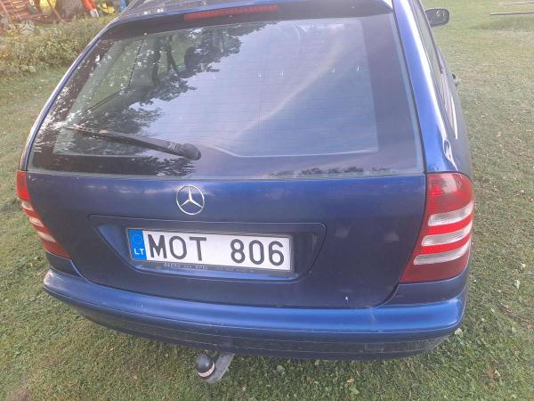 Blue Mercedes-Benz c-220 2004 in Kaunas, with an engine capacity of 2.15 L and mileage of 370 thousand km for 1500 €, photo 5 on AUTOMOTO.COM.LV