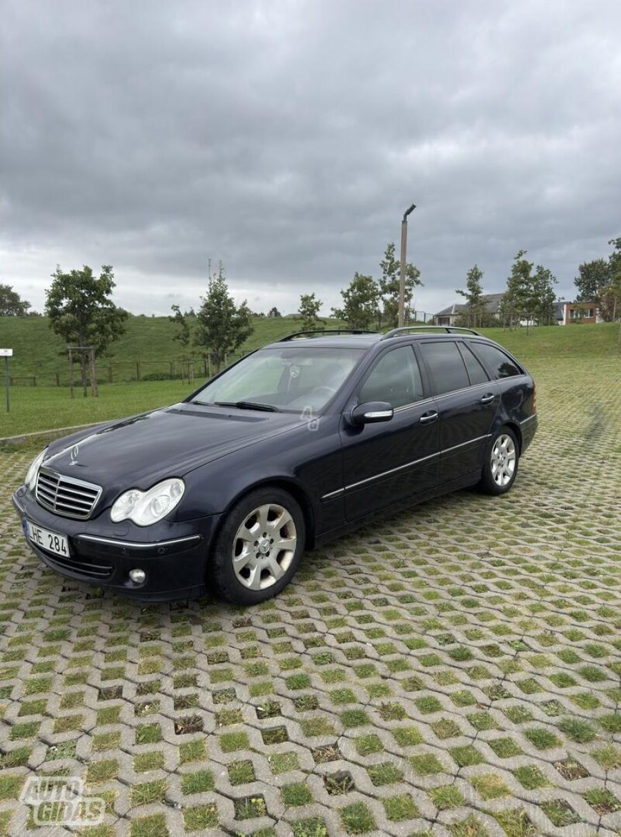 Синий Мерседес Ц 220 2004 в Молетай, объемом двигателя 2.20 л и пробегом 297 тыс. км за 1600 €, фото 3 на AUTOMOTO.COM.LV