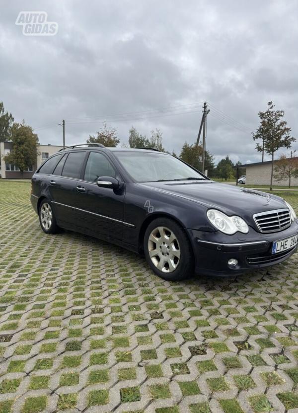 Синий Мерседес Ц 220 2004 в Молетай, объемом двигателя 2.20 л и пробегом 297 тыс. км за 1600 €, фото 4 на AUTOMOTO.COM.LV