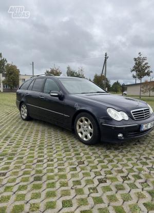 Синий Мерседес Ц 220 2004 в Молетай, объемом двигателя 2.20 л и пробегом 297 тыс. км за 1600 €, фото 4 на AUTOMOTO.COM.LV