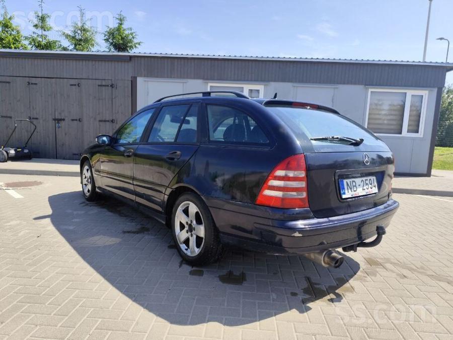 Zils Mercedes-Benz c-220 2005 Ludza, ar dzinēja tilpumu 2.20 L un nobraukumu 365 tūkst. km par 1300 €, foto 2 vietnē AUTOMOTO.COM.LV