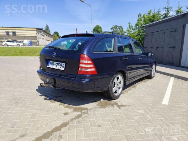 Zils Mercedes-Benz c-220 2005 Ludza, ar dzinēja tilpumu 2.20 L un nobraukumu 365 tūkst. km par 1300 €, foto 3 vietnē AUTOMOTO.COM.LV