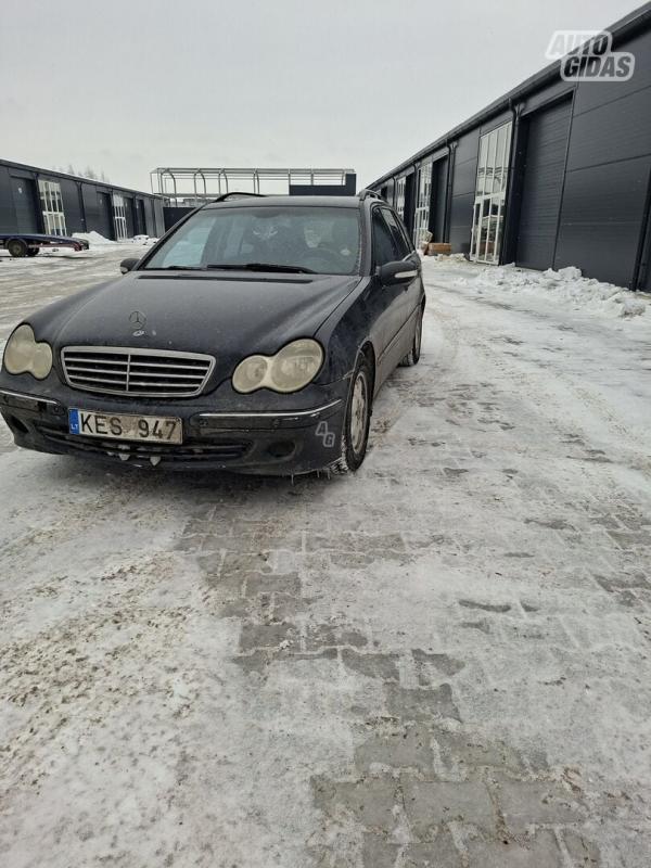 Blue Mercedes-Benz c-220 2005 in Kaunas, with an engine capacity of 2.10 L and mileage of 486 thousand km for 1200 €, photo 2 on AUTOMOTO.COM.LV