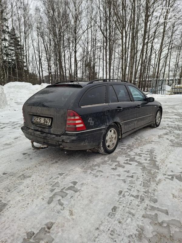 Blue Mercedes-Benz c-220 2005 in Kaunas, with an engine capacity of 2.10 L and mileage of 486 thousand km for 1200 €, photo 3 on AUTOMOTO.COM.LV