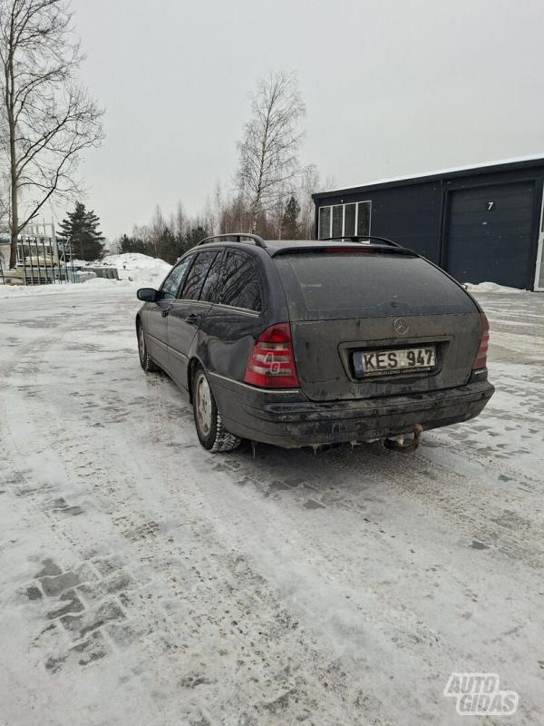 Blue Mercedes-Benz c-220 2005 in Kaunas, with an engine capacity of 2.10 L and mileage of 486 thousand km for 1200 €, photo 4 on AUTOMOTO.COM.LV