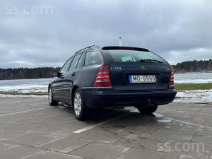 Синий Мерседес Ц 220 2005 в Рига, объемом двигателя 2.20 л и пробегом 270 тыс. км за 2500 €, фото 4 на AUTOMOTO.COM.LV