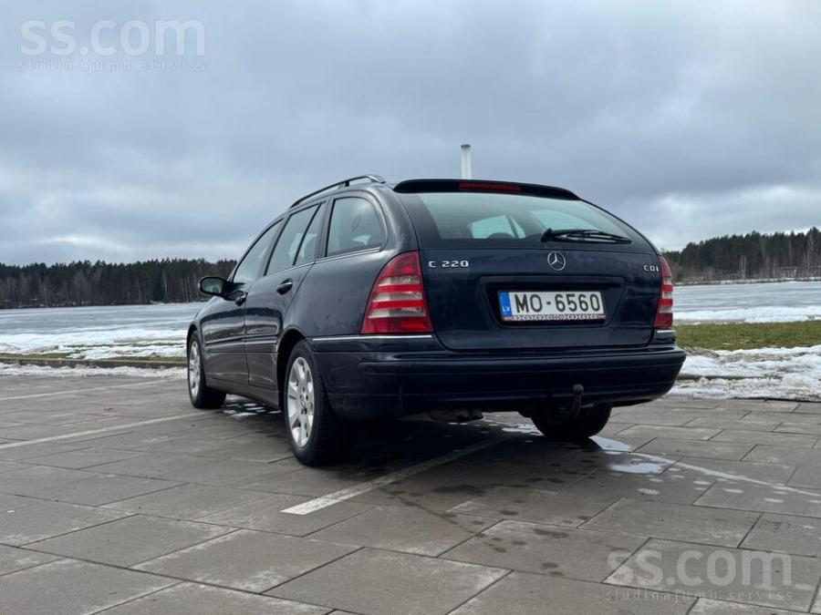 Синий Мерседес Ц 220 2005 в Рига, объемом двигателя 2.20 л и пробегом 270 тыс. км за 2500 €, фото 4 на AUTOMOTO.COM.LV