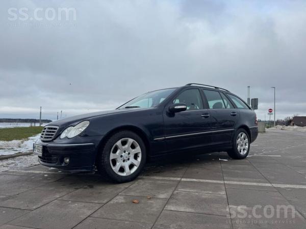 Синий Мерседес Ц 220 2005 в Рига, объемом двигателя 2.20 л и пробегом 270 тыс. км за 2500 €, фото 4 на AUTOMOTO.COM.LV