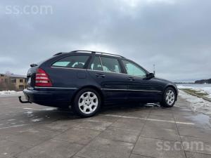 Синий Мерседес Ц 220 2005 в Рига, объемом двигателя 2.20 л и пробегом 270 тыс. км за 2500 €, фото 7 на AUTOMOTO.COM.LV