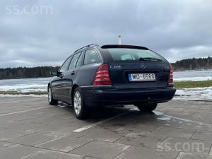 Синий Мерседес Ц 220 2005 в Рига, объемом двигателя 2.20 л и пробегом 270 тыс. км за 2500 €, фото 8 на AUTOMOTO.COM.LV