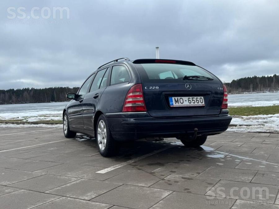 Синий Мерседес Ц 220 2005 в Рига, объемом двигателя 2.20 л и пробегом 270 тыс. км за 2500 €, фото 8 на AUTOMOTO.COM.LV