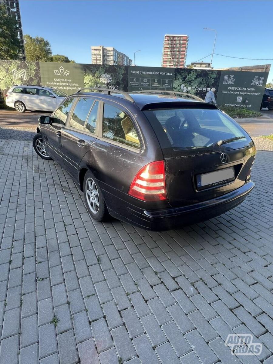 Blue Mercedes-Benz c-220 2005 in Kaunas, with an engine capacity of 2.20 L and mileage of 439 thousand km for 1650 €, photo 4 on AUTOMOTO.COM.LV