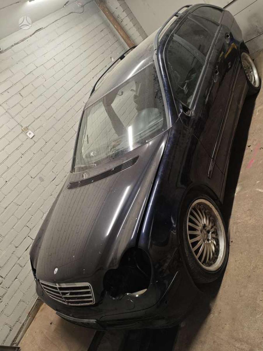Zils Mercedes-Benz c-220 2006 Kauņa, ar dzinēja tilpumu 2.15 L un nobraukumu 380 tūkst. km par 600 €, foto 1 vietnē AUTOMOTO.COM.LV