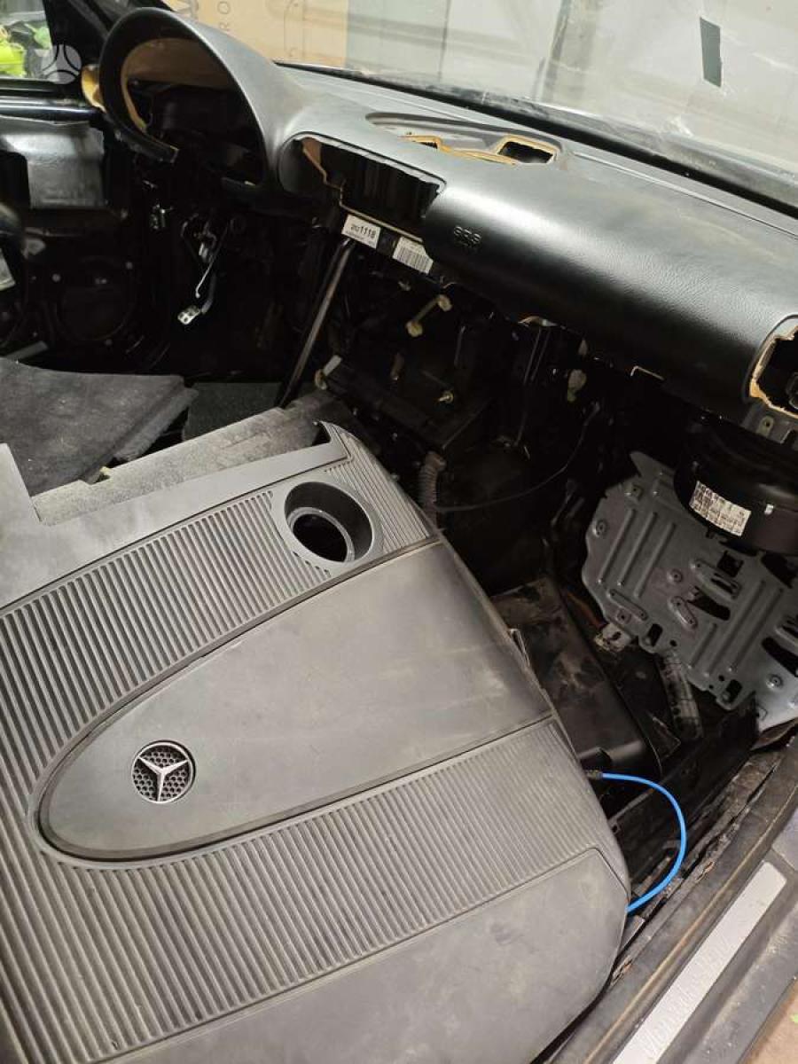 Zils Mercedes-Benz c-220 2006 Kauņa, ar dzinēja tilpumu 2.15 L un nobraukumu 380 tūkst. km par 600 €, foto 10 vietnē AUTOMOTO.COM.LV