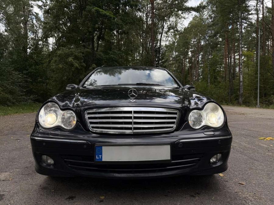 Синий Мерседес Ц 220 2006 в Вильнюс, объемом двигателя 2.15 л и пробегом 378 тыс. км за 3790 €, фото 5 на AUTOMOTO.COM.LV