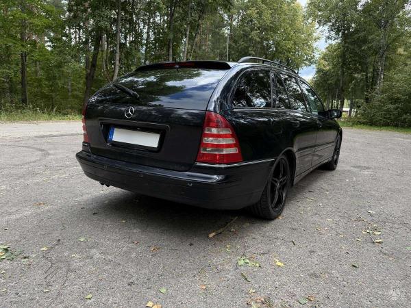 Blue Mercedes-Benz c-220 2006 in Vilnius, with an engine capacity of 2.15 L and mileage of 378 thousand km for 3790 €, photo 5 on AUTOMOTO.COM.LV