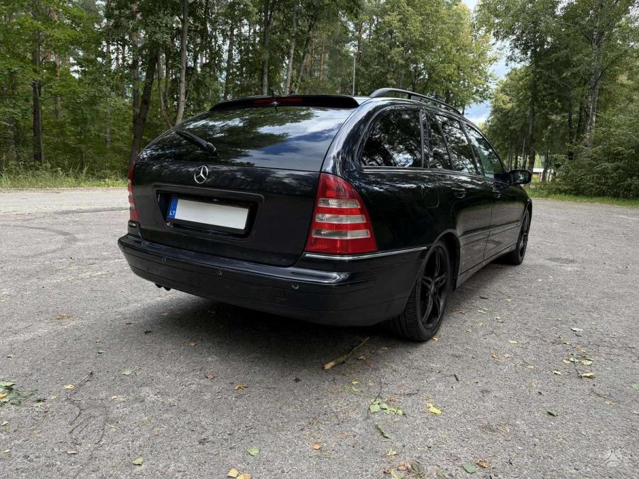 Синий Мерседес Ц 220 2006 в Вильнюс, объемом двигателя 2.15 л и пробегом 378 тыс. км за 3790 €, фото 6 на AUTOMOTO.COM.LV
