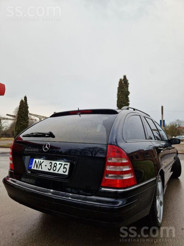 Blue Mercedes-Benz c-220 2007 in Liepaja, with an engine capacity of 2.20 L and mileage of 372 thousand km for 2650 €, photo 4 on AUTOMOTO.COM.LV