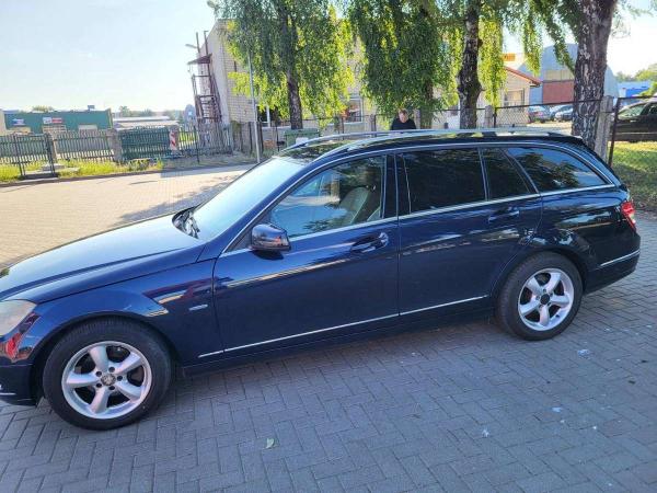 Blue Mercedes-Benz c-220 2009 in Silute, with an engine capacity of 2.14 L and mileage of 437 thousand km for 3800 €, photo 1 on AUTOMOTO.COM.LV