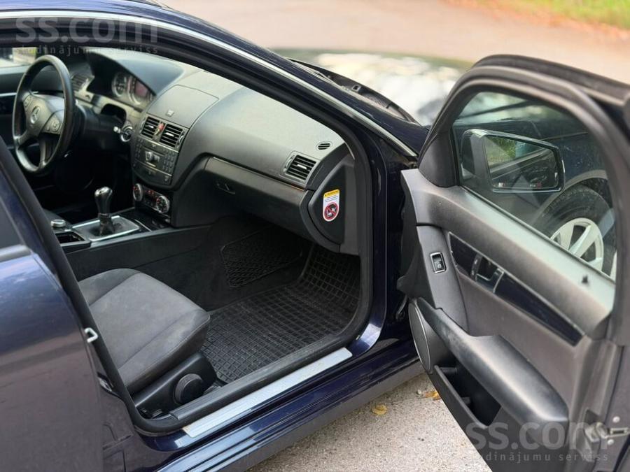 Blue Mercedes-Benz c-220 2009 in Riga, with an engine capacity of 2.20 L and mileage of 328 thousand km for 4450 €, photo 11 on AUTOMOTO.COM.LV