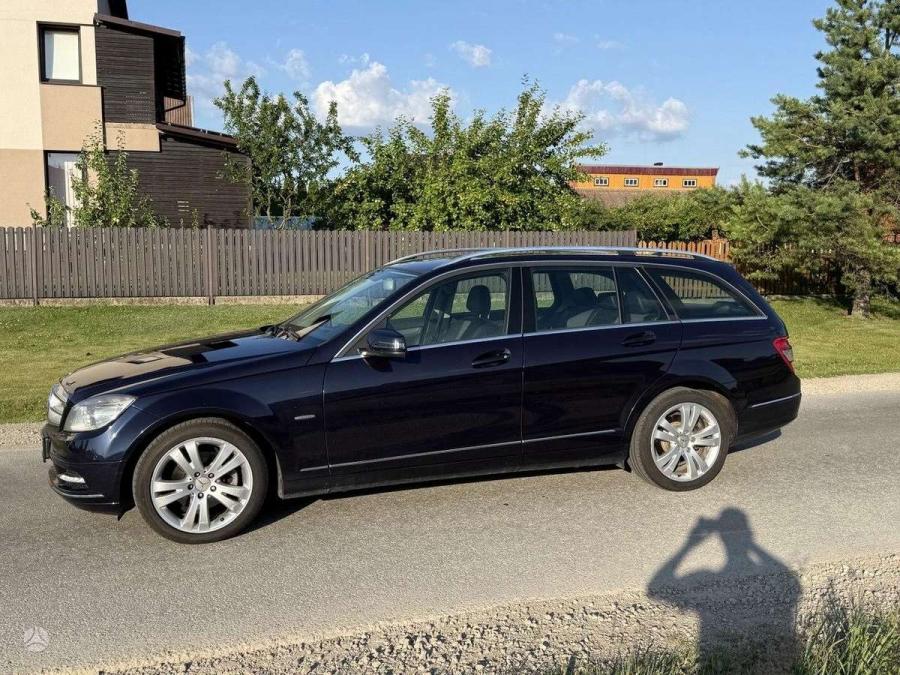 Zils Mercedes-Benz c-220 2010 Panevēža, ar dzinēja tilpumu 2.14 L un nobraukumu 410 tūkst. km par 4100 €, foto 5 vietnē AUTOMOTO.COM.LV