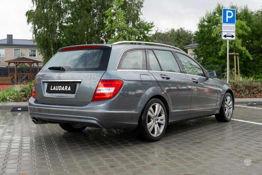 Blue Mercedes-Benz c-220 2012 in Vilnius, with an engine capacity of 2.14 L and mileage of 302 thousand km for 5699 €, photo 4 on AUTOMOTO.COM.LV