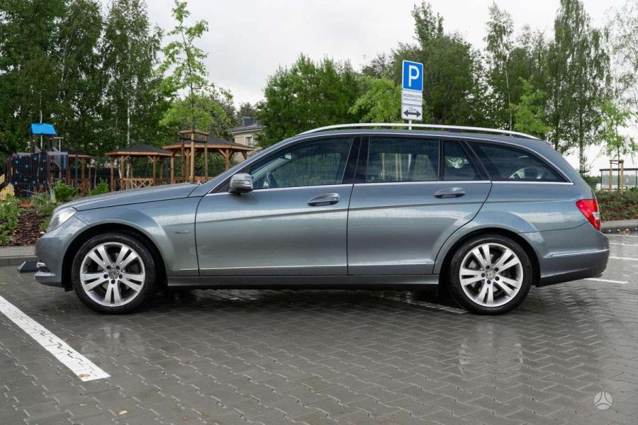 Blue Mercedes-Benz c-220 2012 in Vilnius, with an engine capacity of 2.14 L and mileage of 302 thousand km for 5699 €, photo 8 on AUTOMOTO.COM.LV