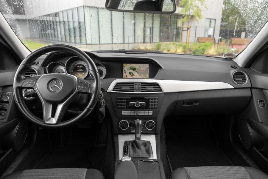 Blue Mercedes-Benz c-220 2012 in Vilnius, with an engine capacity of 2.14 L and mileage of 302 thousand km for 5699 €, photo 14 on AUTOMOTO.COM.LV