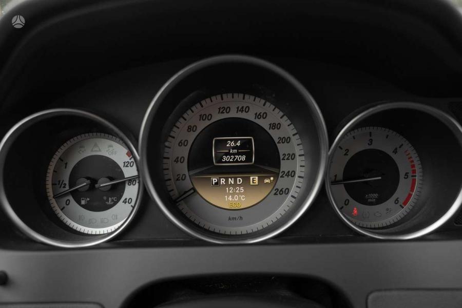 Blue Mercedes-Benz c-220 2012 in Vilnius, with an engine capacity of 2.14 L and mileage of 302 thousand km for 5699 €, photo 17 on AUTOMOTO.COM.LV