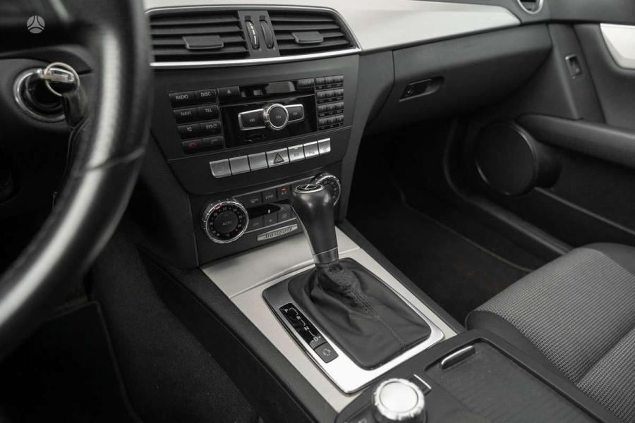 Blue Mercedes-Benz c-220 2012 in Vilnius, with an engine capacity of 2.14 L and mileage of 302 thousand km for 5699 €, photo 24 on AUTOMOTO.COM.LV