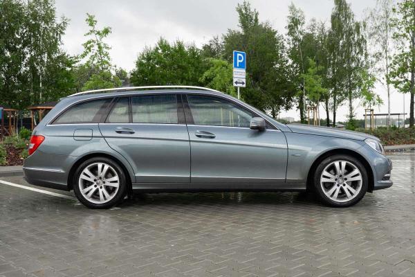 Blue Mercedes-Benz c-220 2012 in Vilnius, with an engine capacity of 2.14 L and mileage of 302 thousand km for 5699 €, photo 3 on AUTOMOTO.COM.LV