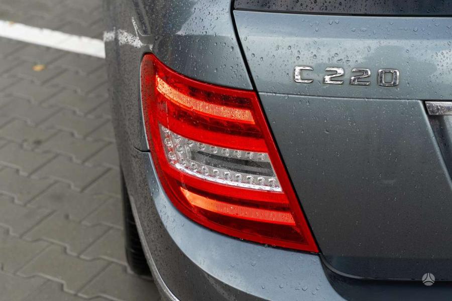Zils Mercedes-Benz c-220 2012 Viļņa, ar dzinēja tilpumu 2.14 L un nobraukumu 302 tūkst. km par 5699 €, foto 6 vietnē AUTOMOTO.COM.LV