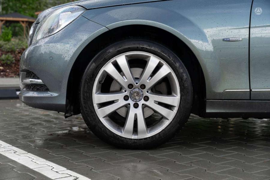 Zils Mercedes-Benz c-220 2012 Viļņa, ar dzinēja tilpumu 2.14 L un nobraukumu 302 tūkst. km par 5699 €, foto 12 vietnē AUTOMOTO.COM.LV