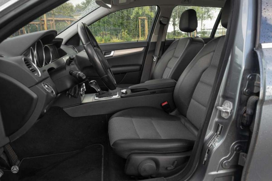 Zils Mercedes-Benz c-220 2012 Viļņa, ar dzinēja tilpumu 2.14 L un nobraukumu 302 tūkst. km par 5699 €, foto 13 vietnē AUTOMOTO.COM.LV