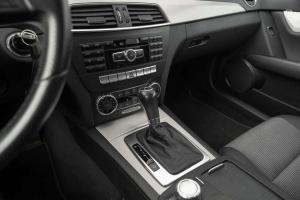 Zils Mercedes-Benz c-220 2012 Viļņa, ar dzinēja tilpumu 2.14 L un nobraukumu 302 tūkst. km par 5699 €, foto 24 vietnē AUTOMOTO.COM.LV