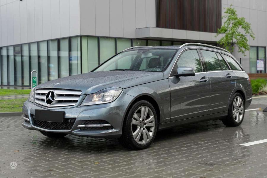 Blue Mercedes-Benz c-220 2012 in Vilnius, with an engine capacity of 2.14 L and mileage of 302 thousand km for 4900 €, photo 1 on AUTOMOTO.COM.LV