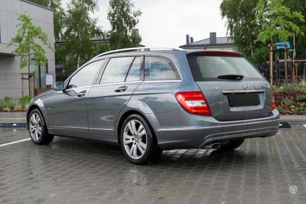 Zils Mercedes-Benz c-220 2012 Viļņa, ar dzinēja tilpumu 2.14 L un nobraukumu 302 tūkst. km par 4900 €, foto 4 vietnē AUTOMOTO.COM.LV