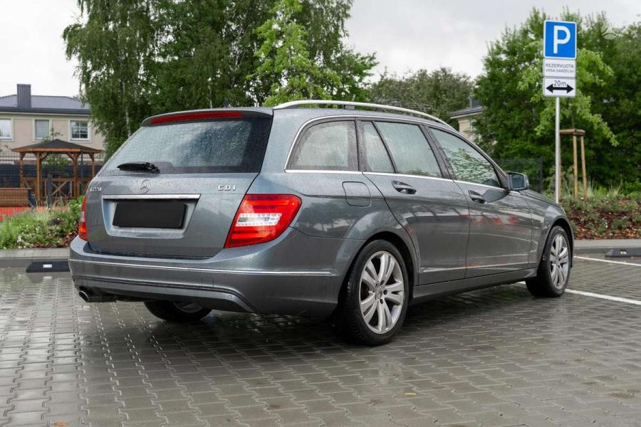 Blue Mercedes-Benz c-220 2012 in Vilnius, with an engine capacity of 2.14 L and mileage of 302 thousand km for 4900 €, photo 7 on AUTOMOTO.COM.LV