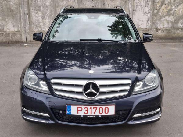 Mercedes-Benz c-220 2014 in Vilnius on AUTOMOTO.COM.LV Blue Mercedes-Benz c-220 2014 in Vilnius, with an engine capacity of 2.14 L and mileage of 301 thousand km for 5800 €, photo 9 on AUTOMOTO.COM.LV