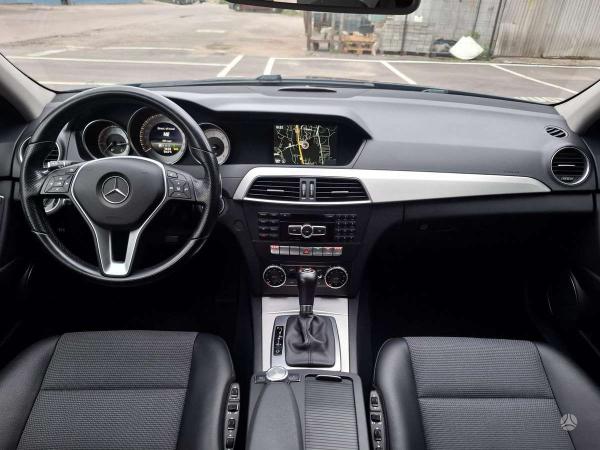 Blue Mercedes-Benz c-220 2014 in Vilnius, with an engine capacity of 2.14 L and mileage of 300 thousand km for 5900 €, photo 4 on AUTOMOTO.COM.LV