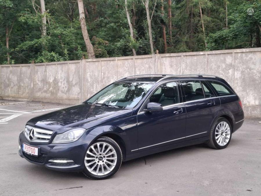 Blue Mercedes-Benz c-220 2014 in Vilnius, with an engine capacity of 2.14 L and mileage of 300 thousand km for 5900 €, photo 6 on AUTOMOTO.COM.LV