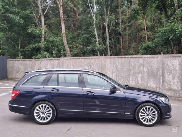 Blue Mercedes-Benz c-220 2014 in Vilnius, with an engine capacity of 2.14 L and mileage of 300 thousand km for 5900 €, photo 8 on AUTOMOTO.COM.LV