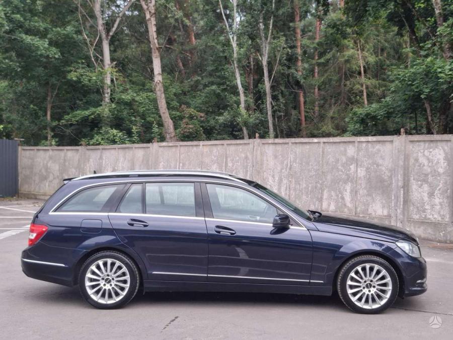 Blue Mercedes-Benz c-220 2014 in Vilnius, with an engine capacity of 2.14 L and mileage of 300 thousand km for 5900 €, photo 8 on AUTOMOTO.COM.LV