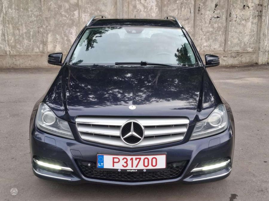 Blue Mercedes-Benz c-220 2014 in Vilnius, with an engine capacity of 2.14 L and mileage of 300 thousand km for 5900 €, photo 9 on AUTOMOTO.COM.LV