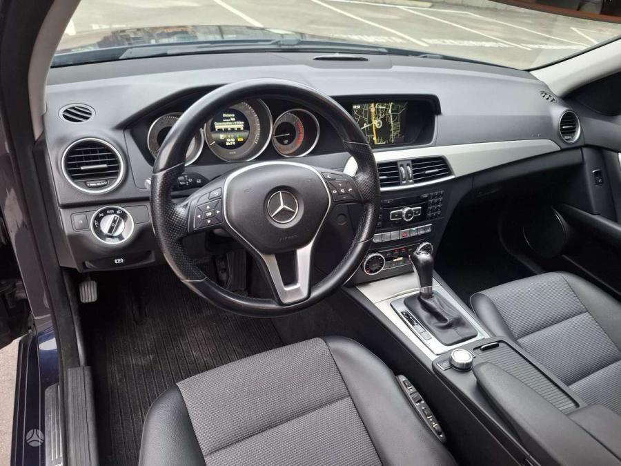 Blue Mercedes-Benz c-220 2014 in Vilnius, with an engine capacity of 2.14 L and mileage of 300 thousand km for 5900 €, photo 15 on AUTOMOTO.COM.LV