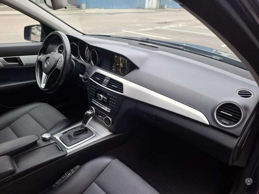 Blue Mercedes-Benz c-220 2014 in Vilnius, with an engine capacity of 2.14 L and mileage of 300 thousand km for 5900 €, photo 16 on AUTOMOTO.COM.LV