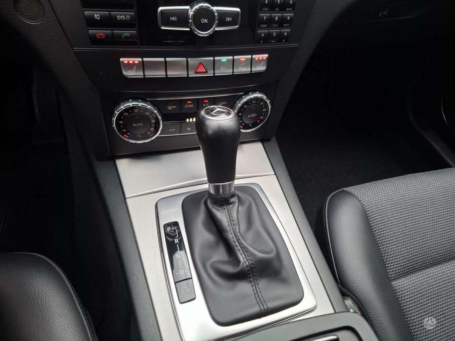 Blue Mercedes-Benz c-220 2014 in Vilnius, with an engine capacity of 2.14 L and mileage of 300 thousand km for 5900 €, photo 17 on AUTOMOTO.COM.LV