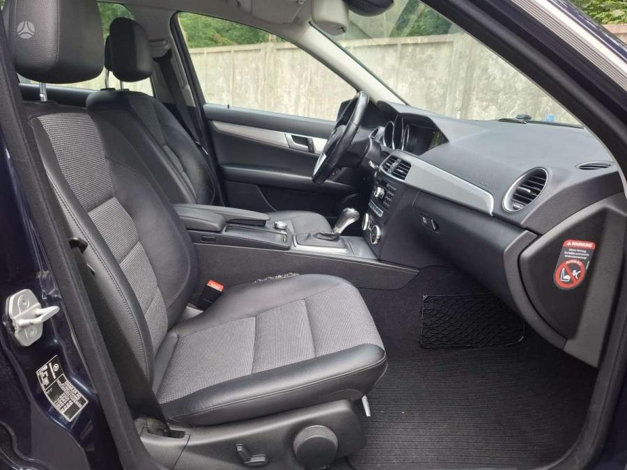 Blue Mercedes-Benz c-220 2014 in Vilnius, with an engine capacity of 2.14 L and mileage of 300 thousand km for 5900 €, photo 28 on AUTOMOTO.COM.LV