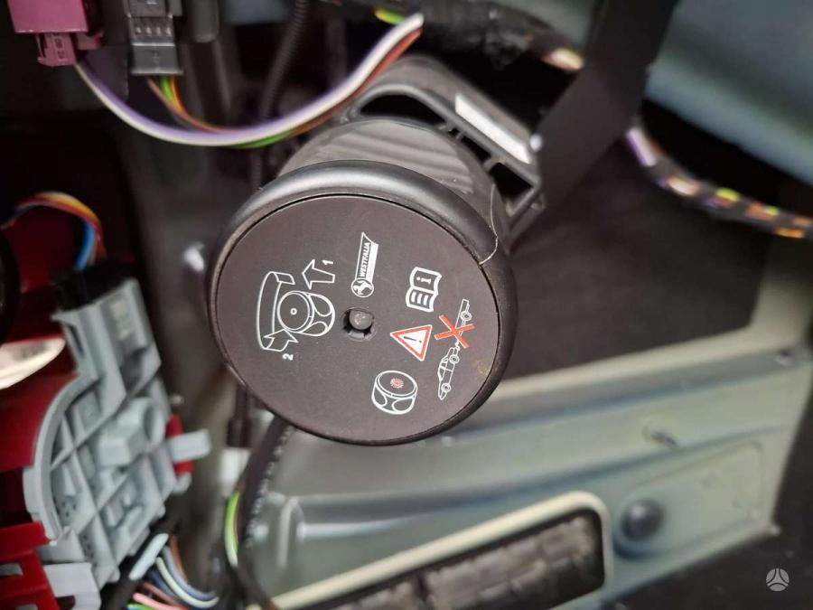 Blue Mercedes-Benz c-220 2014 in Vilnius, with an engine capacity of 2.14 L and mileage of 300 thousand km for 5900 €, photo 33 on AUTOMOTO.COM.LV